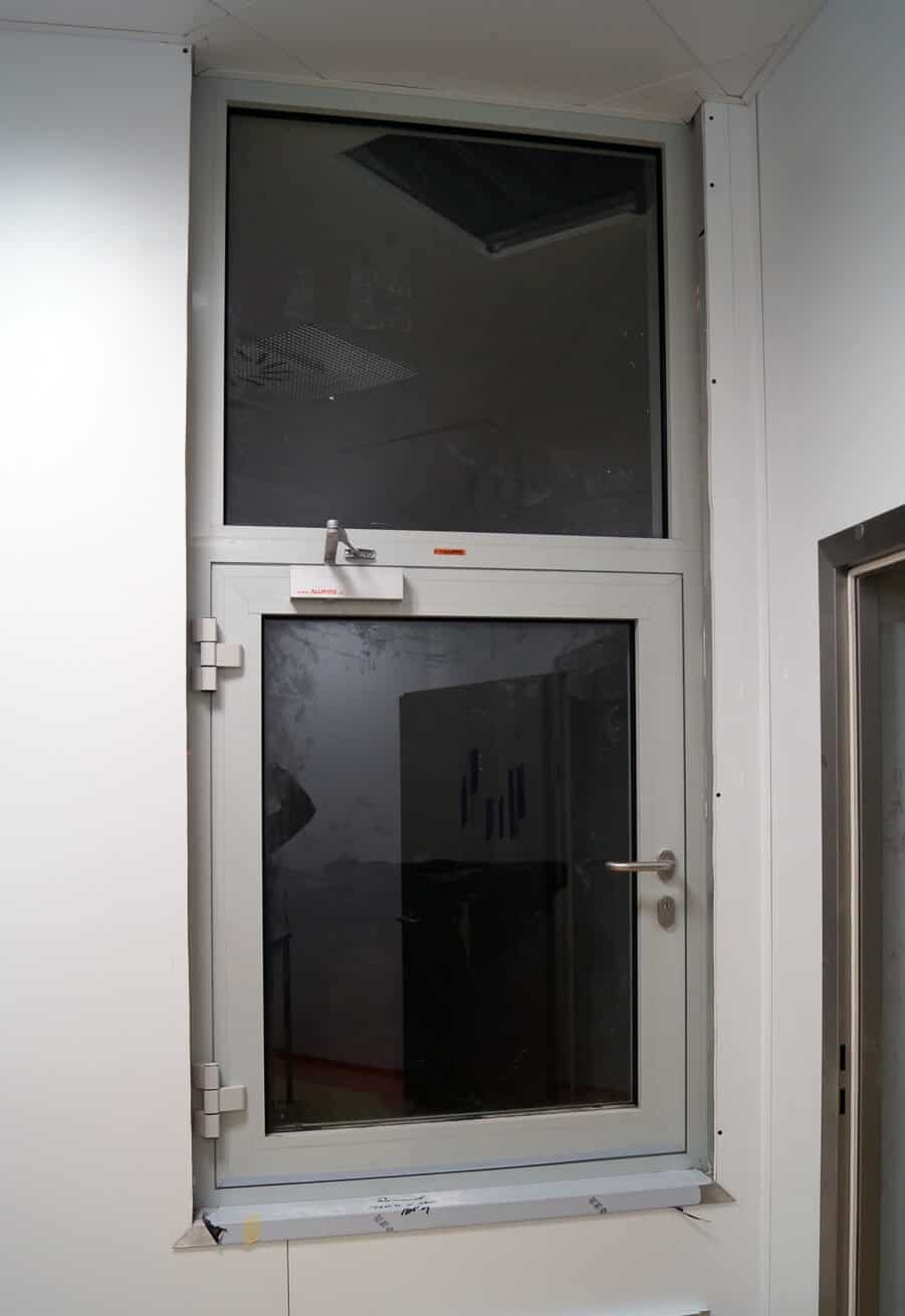 External fire resistant window (EI60 C5, 1000mm x 1000mm, On...